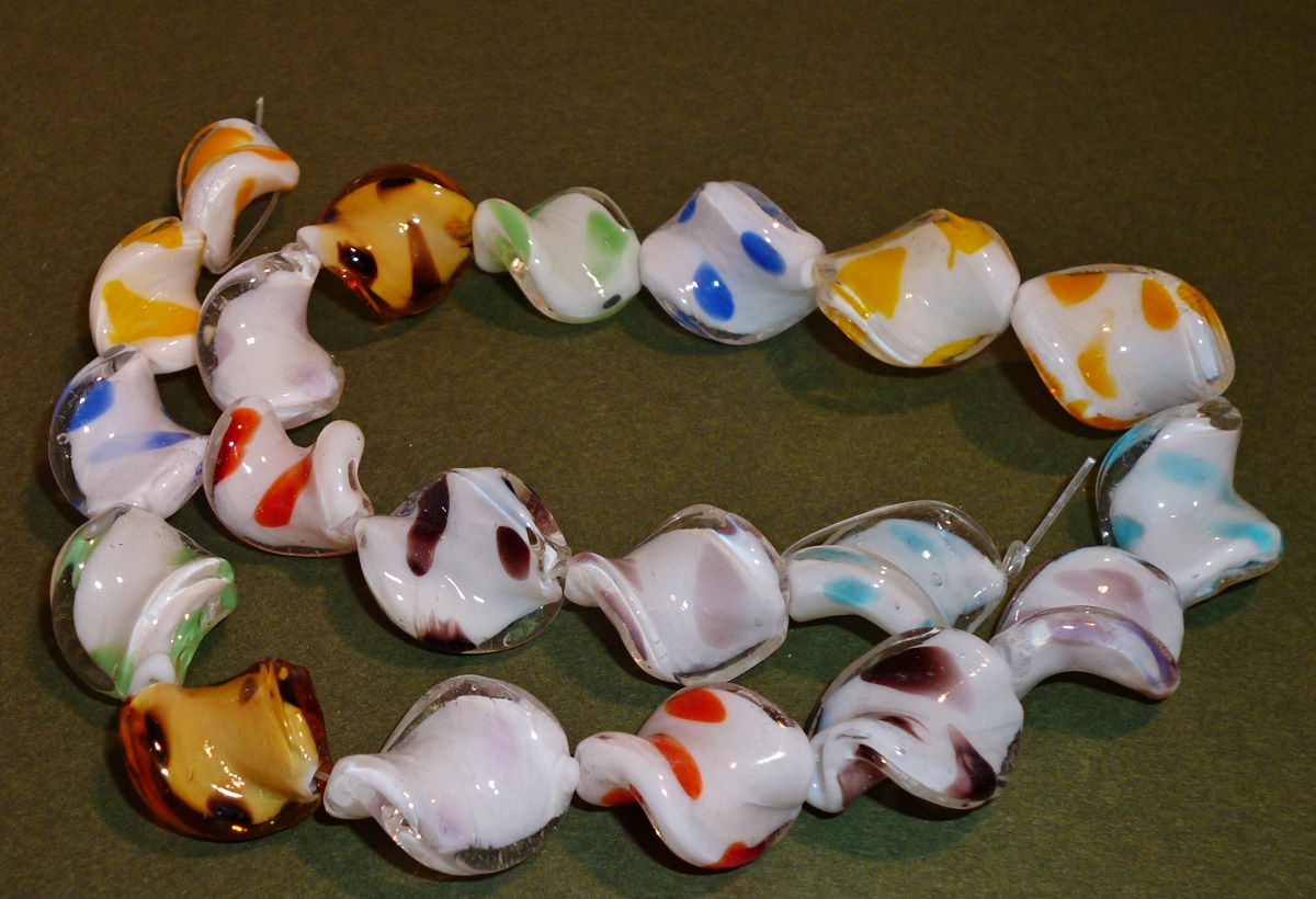 Spotted Glass Twist Bead (String) - Beads And More